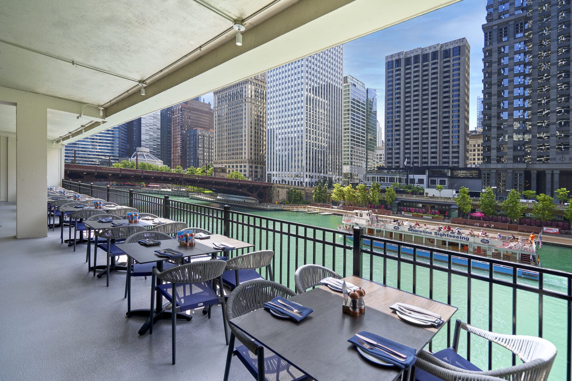 Seafood Restaurant - Chicago Marina City - Legal Sea Foods